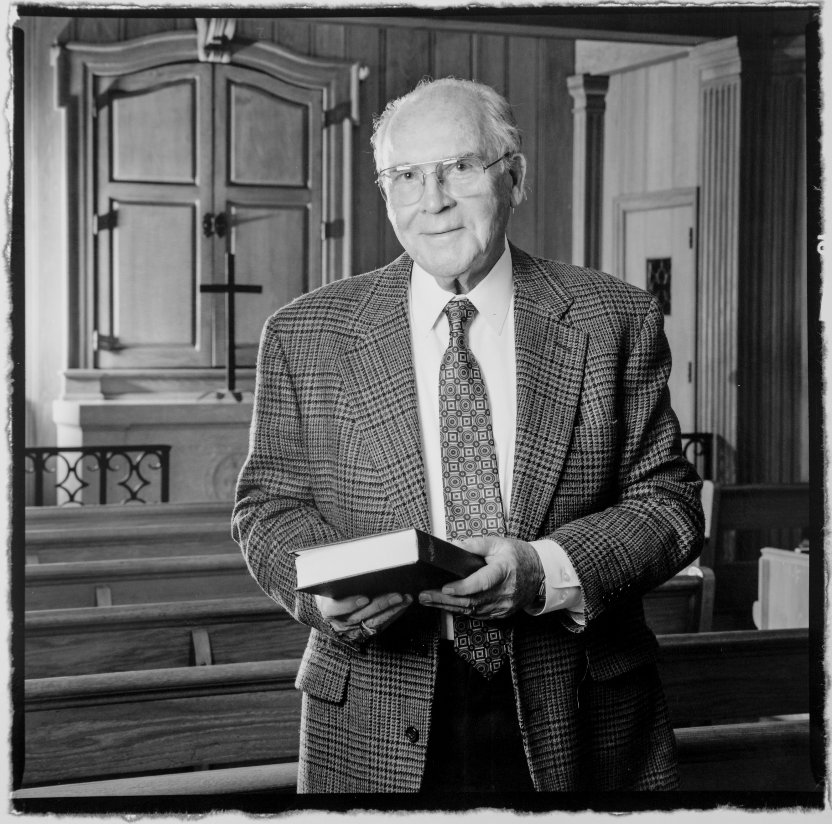 Remembering Walter Harrelson | Wake Forest Magazine